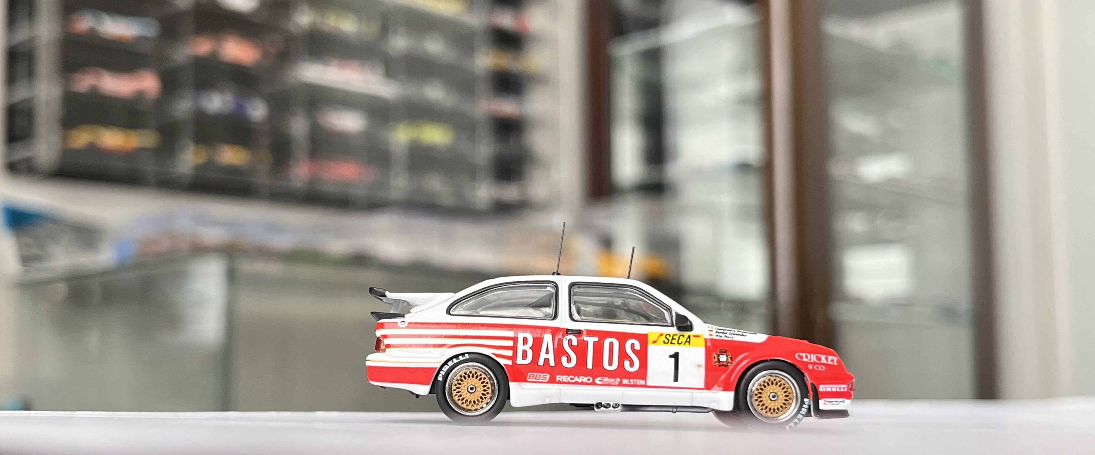 Two new European variations : Range Rover Classic yellow and Ford ...