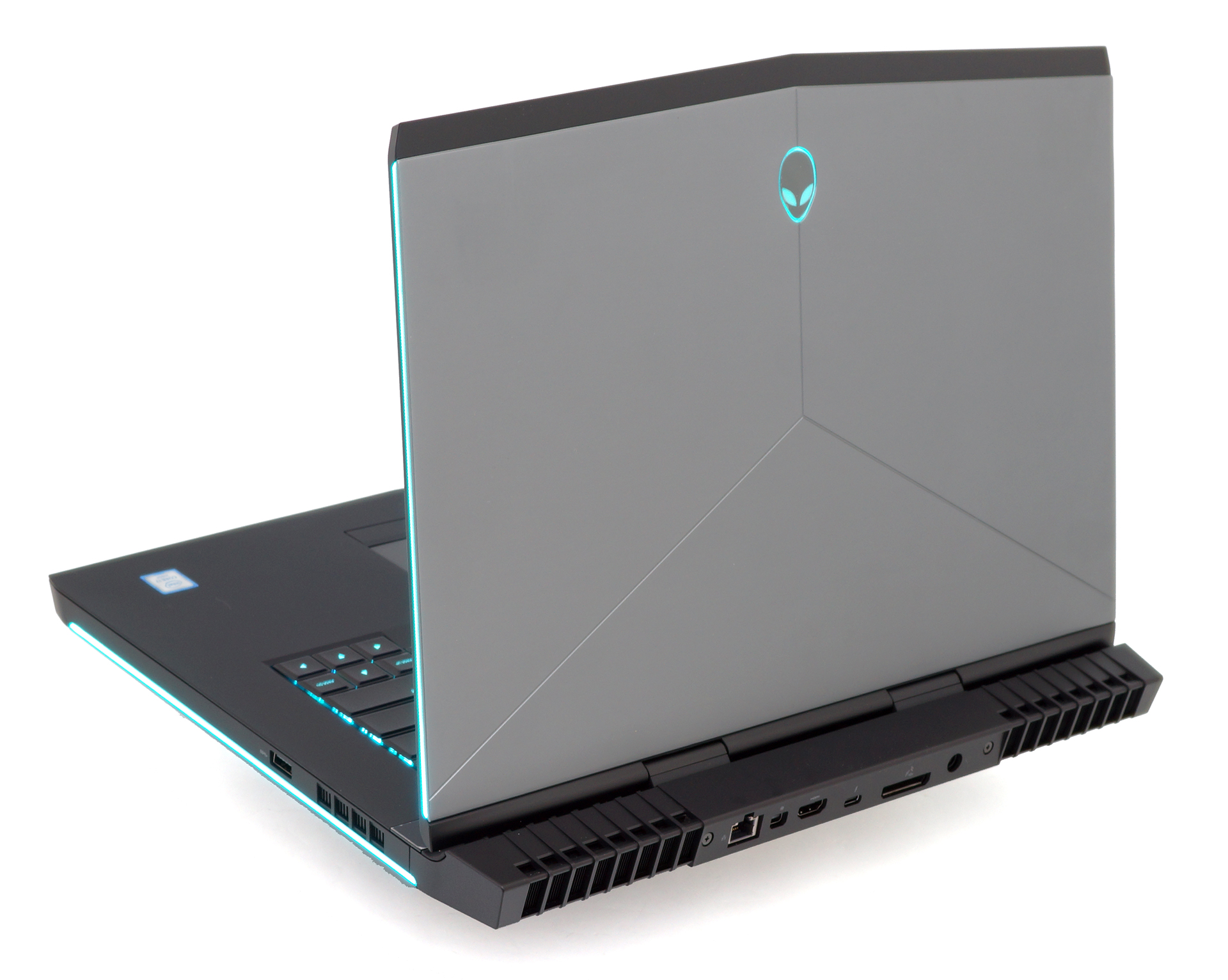 Alienware 15 R3 review - borderline 15-inch gaming system | LaptopMedia.com