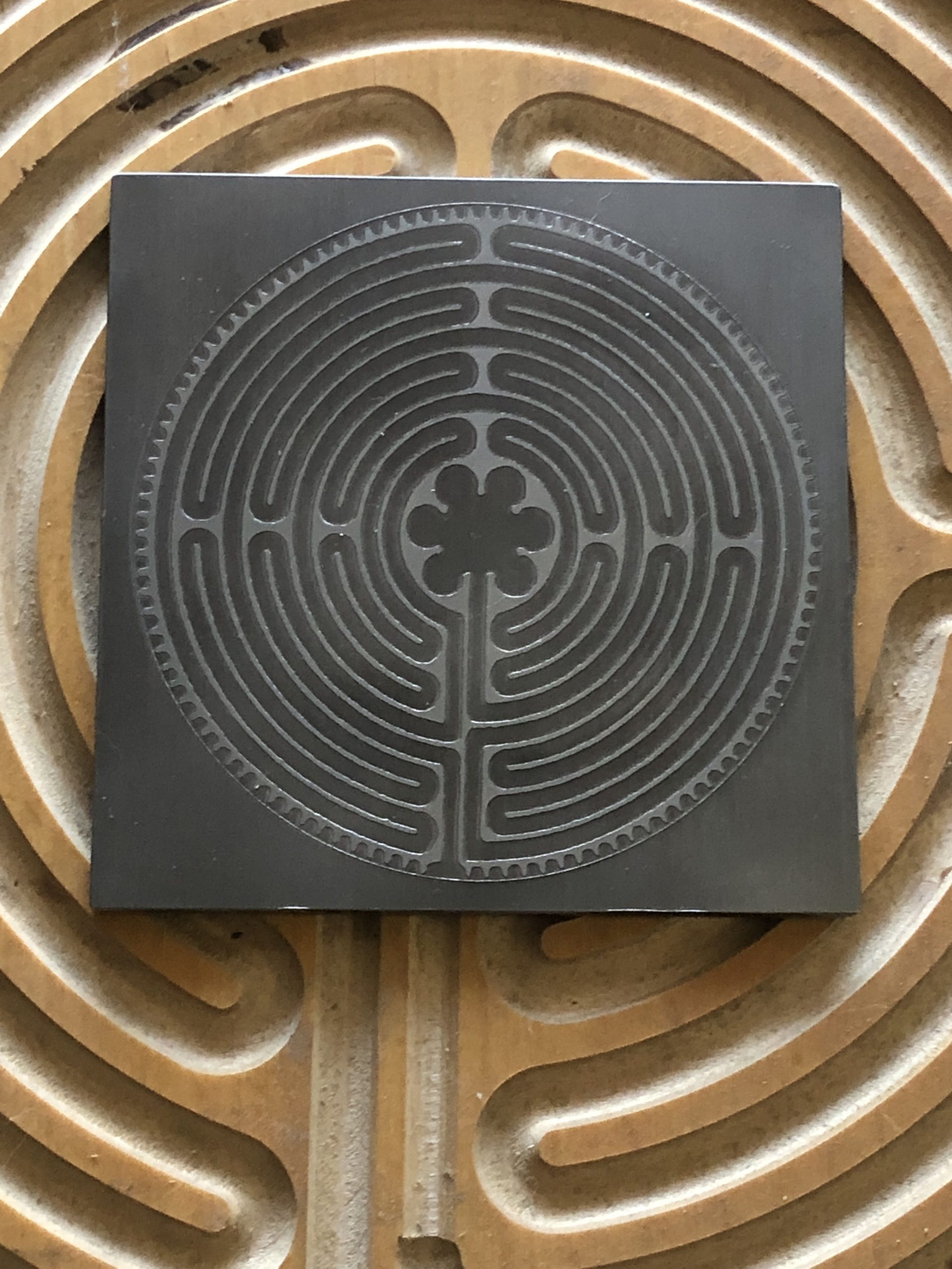 Deep engraved Labyrinth · Lcgnm