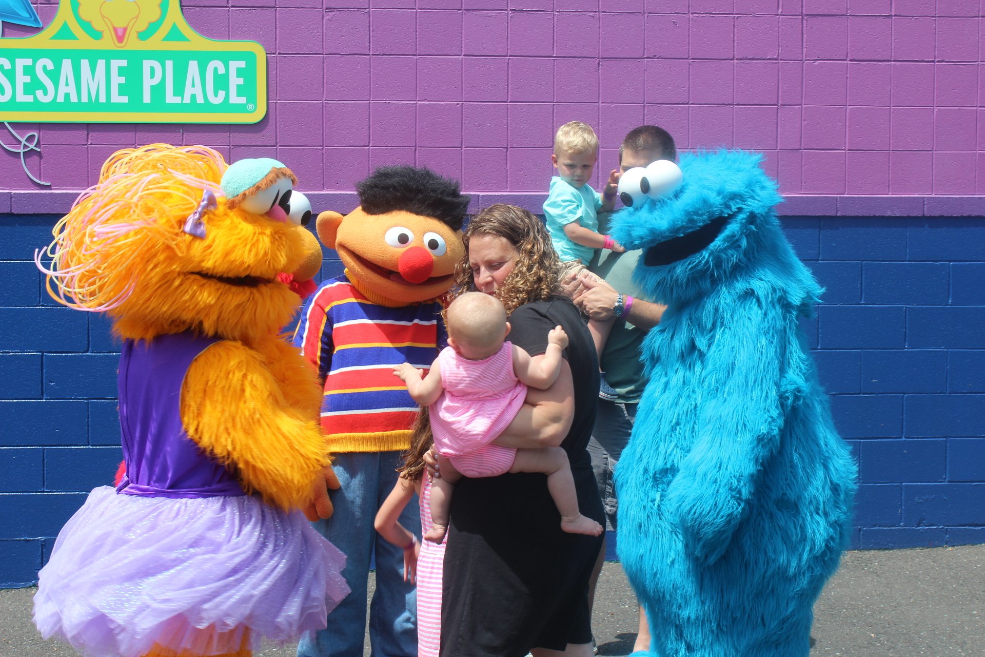 Couple That Crossed Paths As Children Return To Sesame Place ...