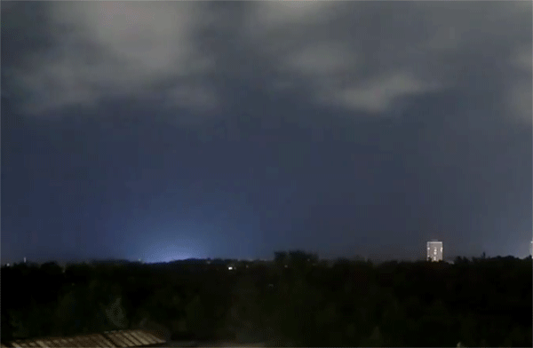 Meteor Streaks Through Night Sky - LevittownNow.com