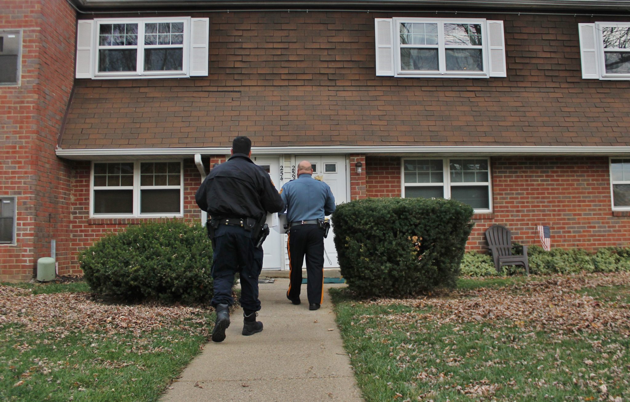 Police Officers Provide Thanksgiving Dinner To Deserving Family ...