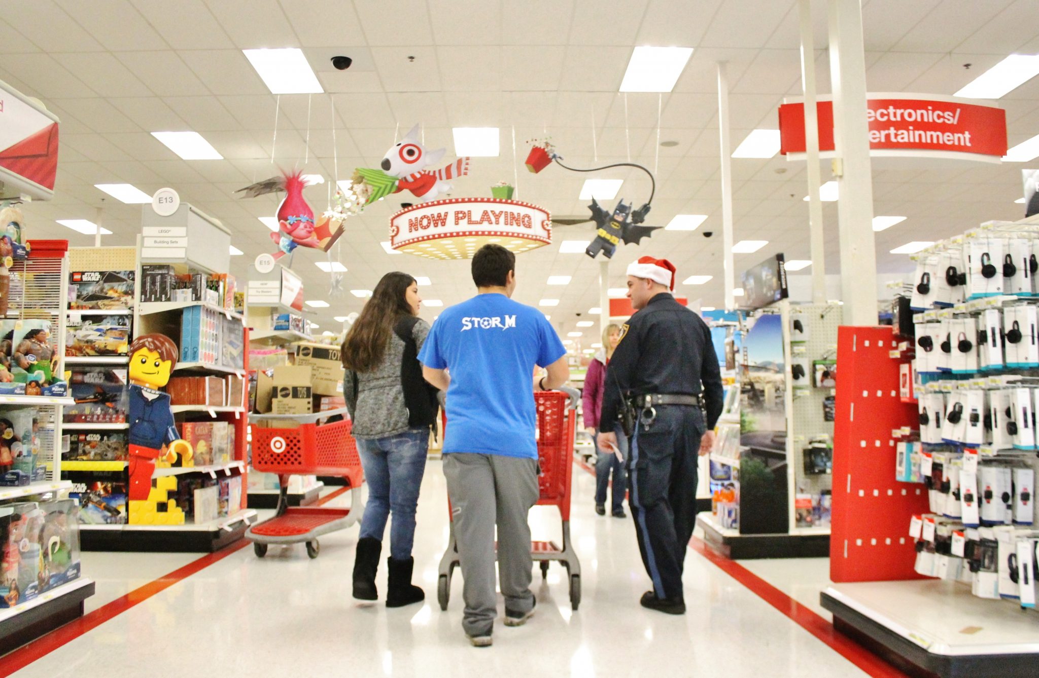 35 Families Benefit From Middletown's Shop With A Cop Program ...