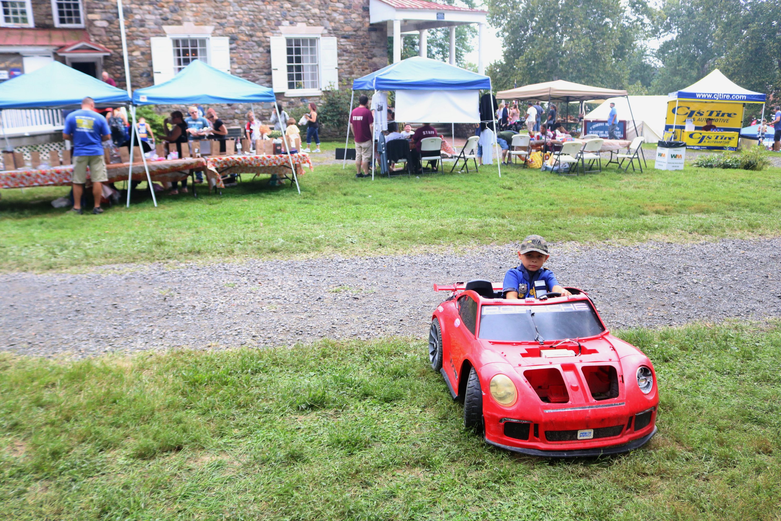 PHOTOS: Crowd Comes Out For Bolton Mansion Fall Festival - LevittownNow.com