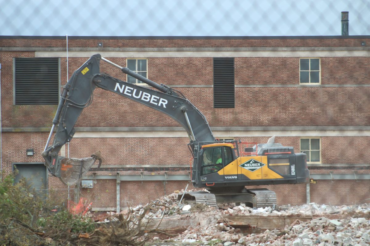 Demolition For New Grocery Store Underway - LevittownNow.com