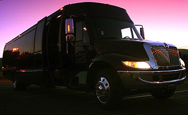 CT Party Bus and Party Limo Packages | Limousines Of Connecticut