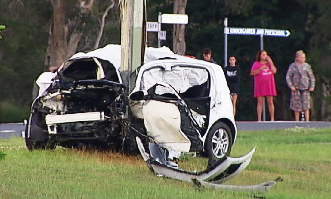 Two People Killed In Horrific Car Crash North Of Brisbane Abc News