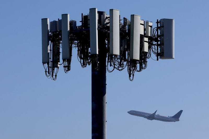 US Airlines Begin Installing 5G C-Band Filter for Radio Altimeters on ...