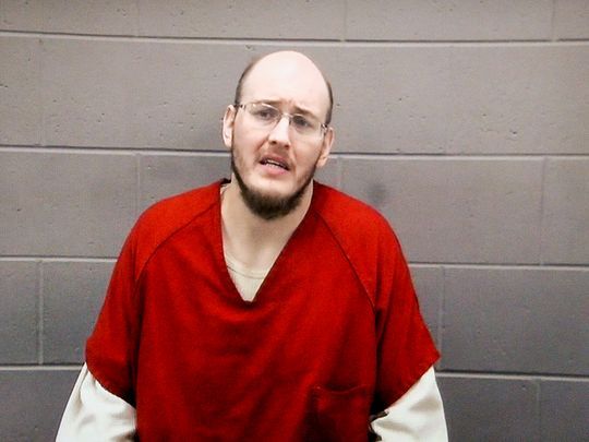 Video: acusado de abuso sexual infantil ataca a fiscal antes de recibir ...