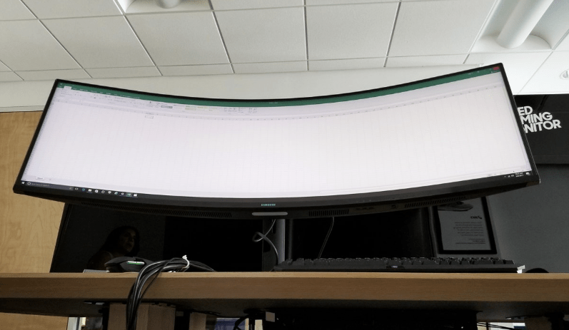 Samsung presenta el monitor curvo más grande que se puede comprar