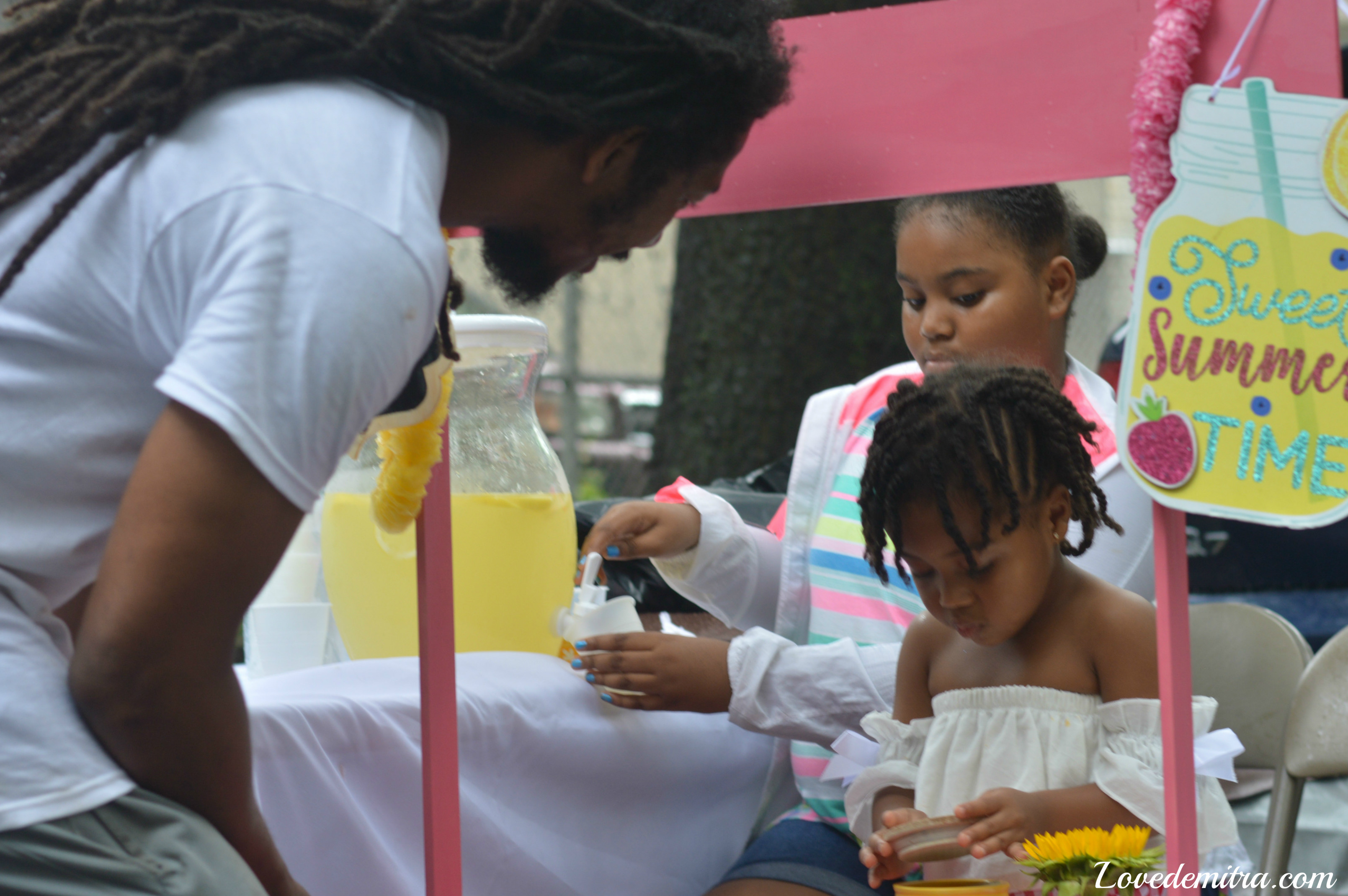 LaLa Bird's Lemonade Stand - Love Demitra