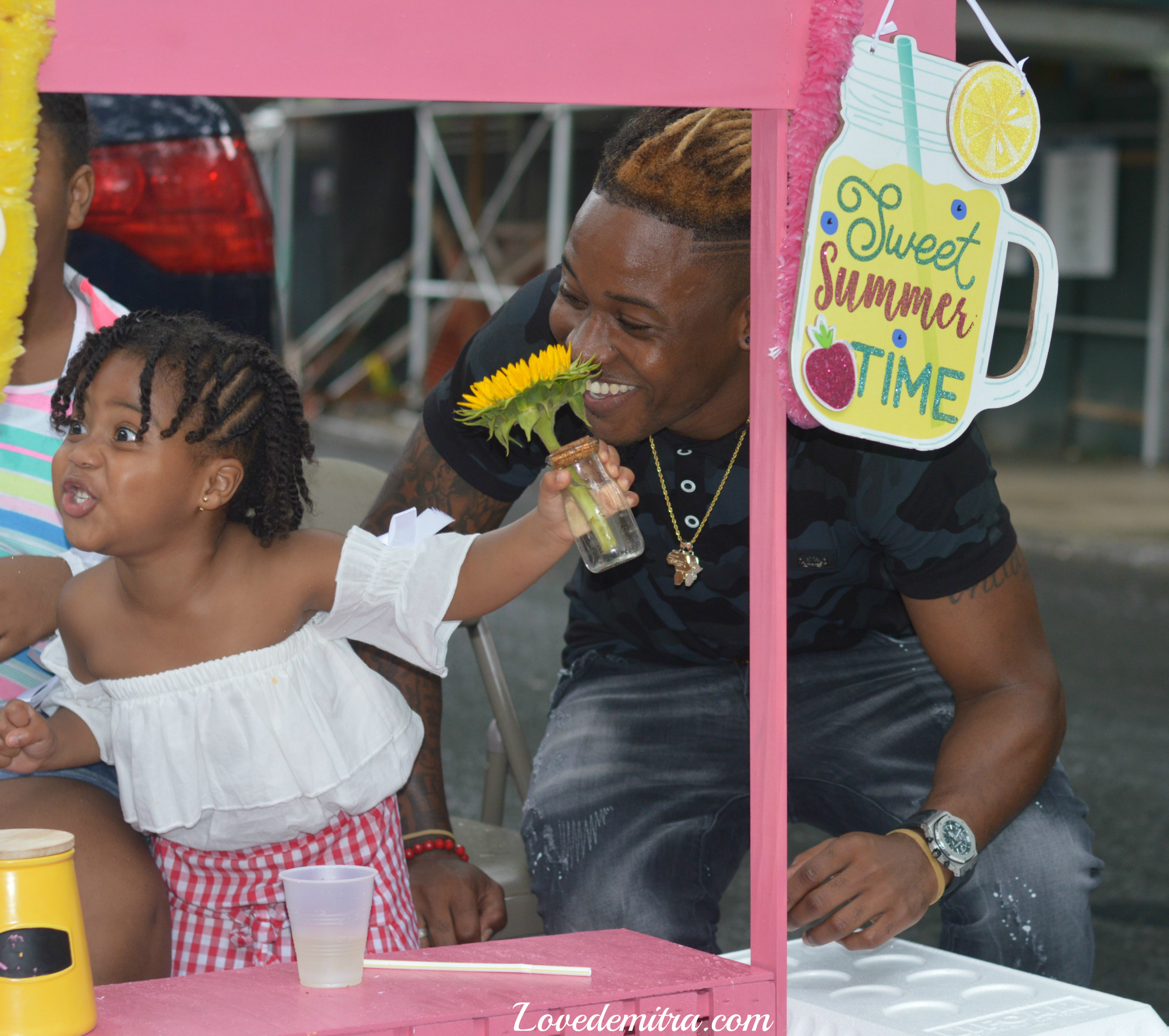 LaLa Bird's Lemonade Stand - Love Demitra