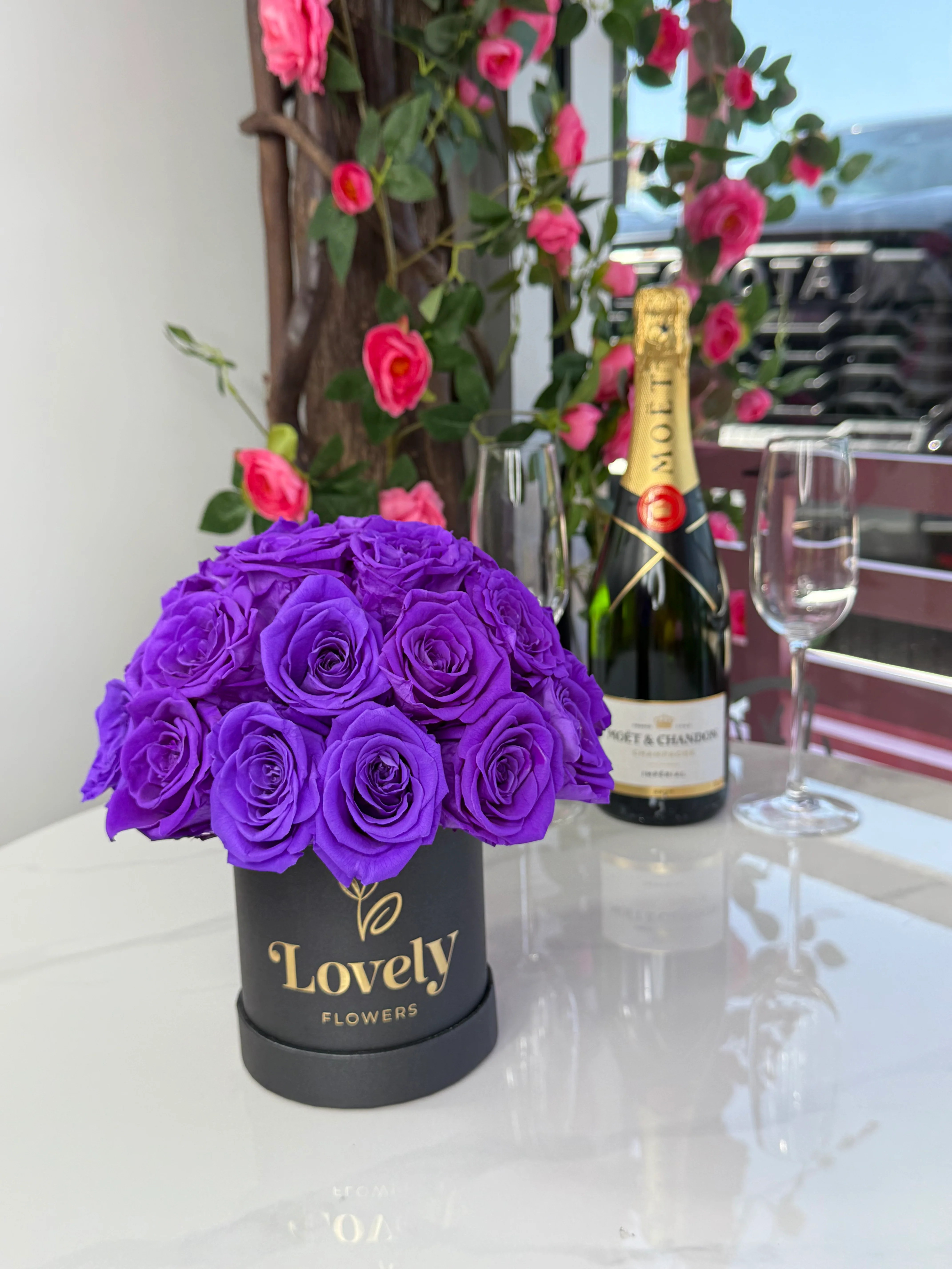 25 Everlasting Round Rose Box Lovely Flowers