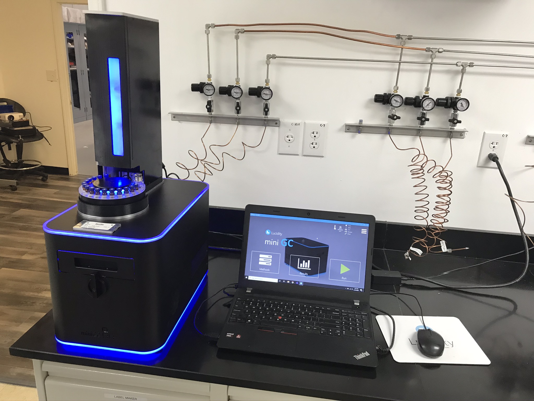 This GC autosampler doesn’t require any screws… – Lucidity