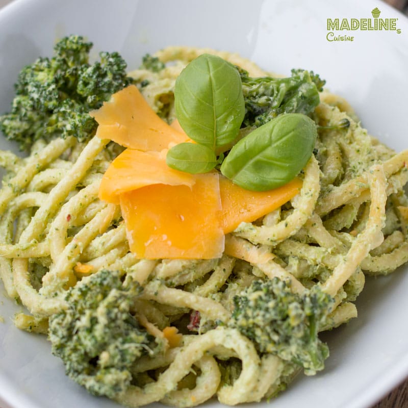 Paste cu broccoli si smantana / Broccoli creamy pasta - Madeline.ro