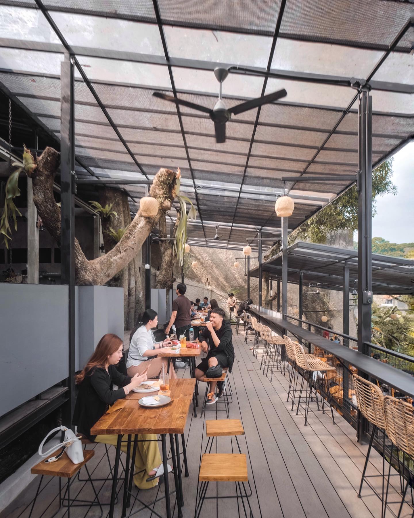 Foto & Harga Menu BASK CAFE Bandung Terbaru - Madhang