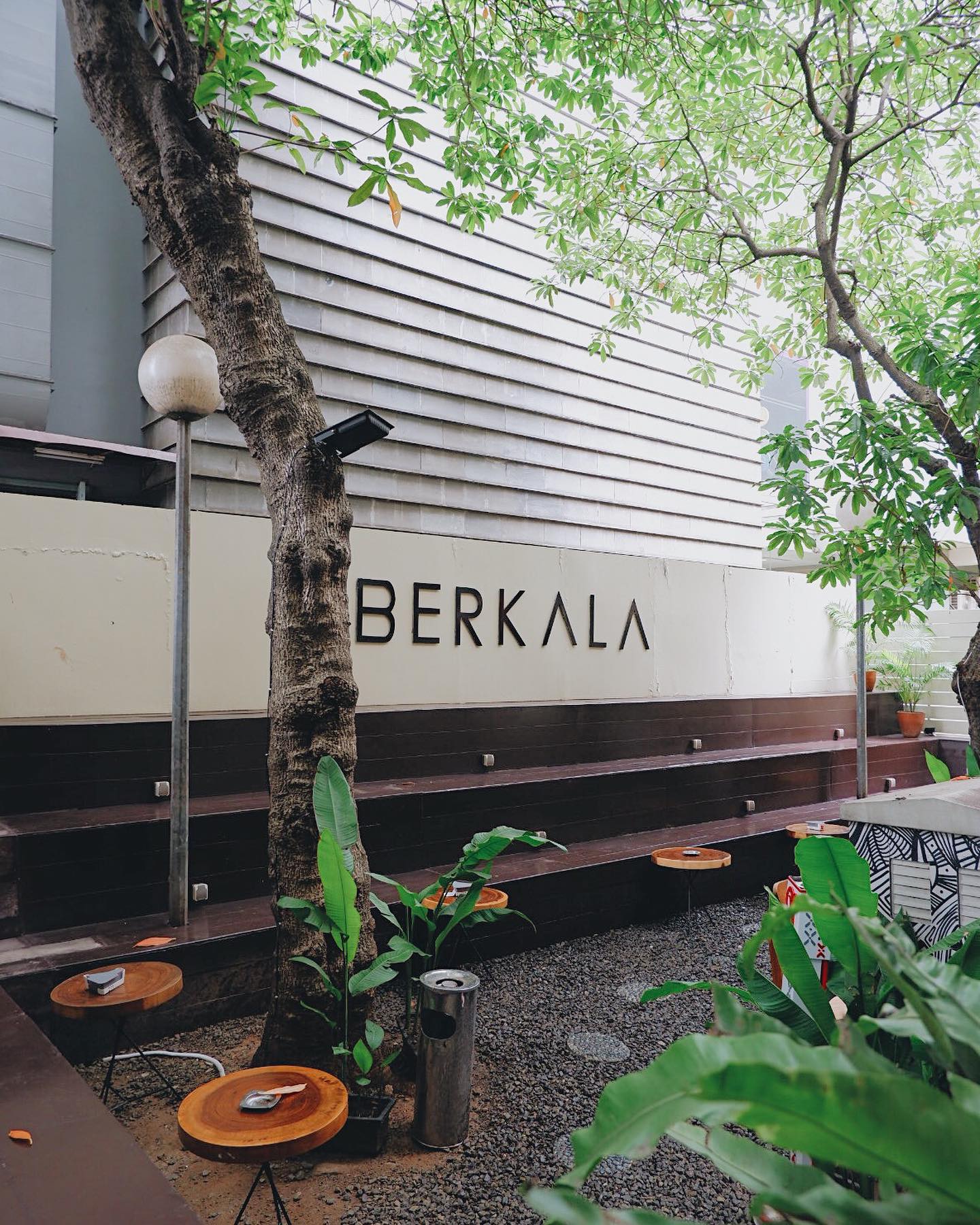 Berkala Coffee House Bintaro Harga Menu, Daya Tarik dan Lokasi - Madhang