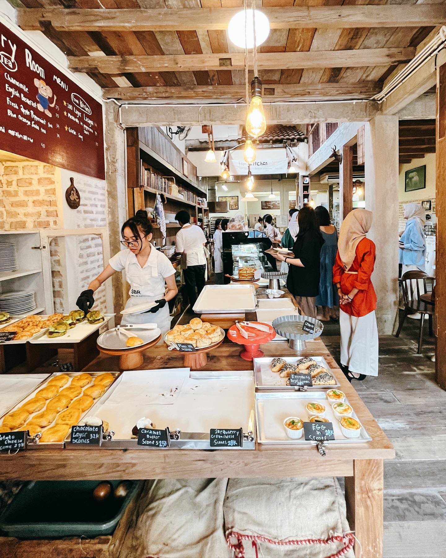 Sesame Bakery Room Kemang: Rekomendasi Kue Terenak, Harga Menu, dan ...