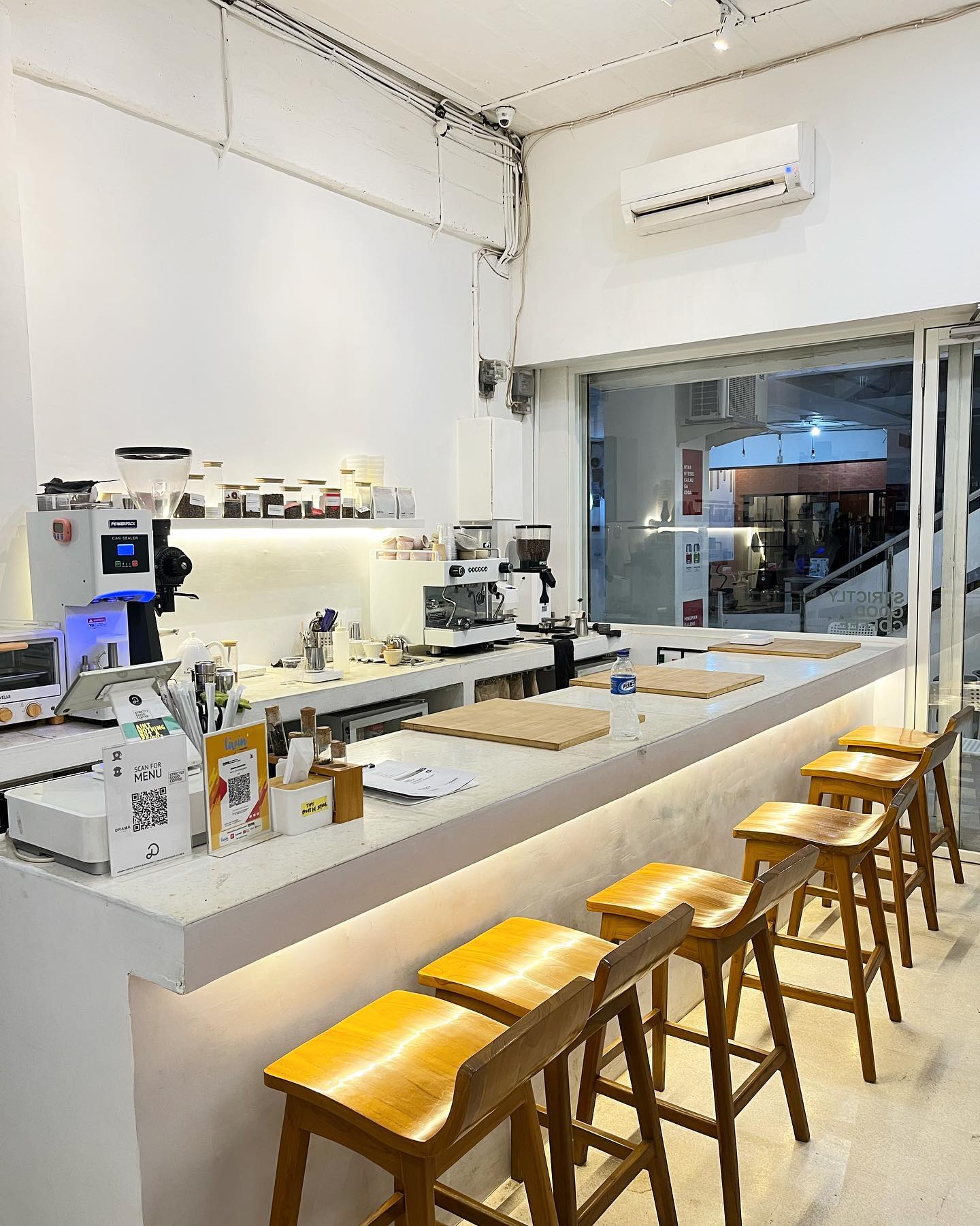 Foto & Harga Menu DRAMA Coffee Roastery Surabaya - Madhang