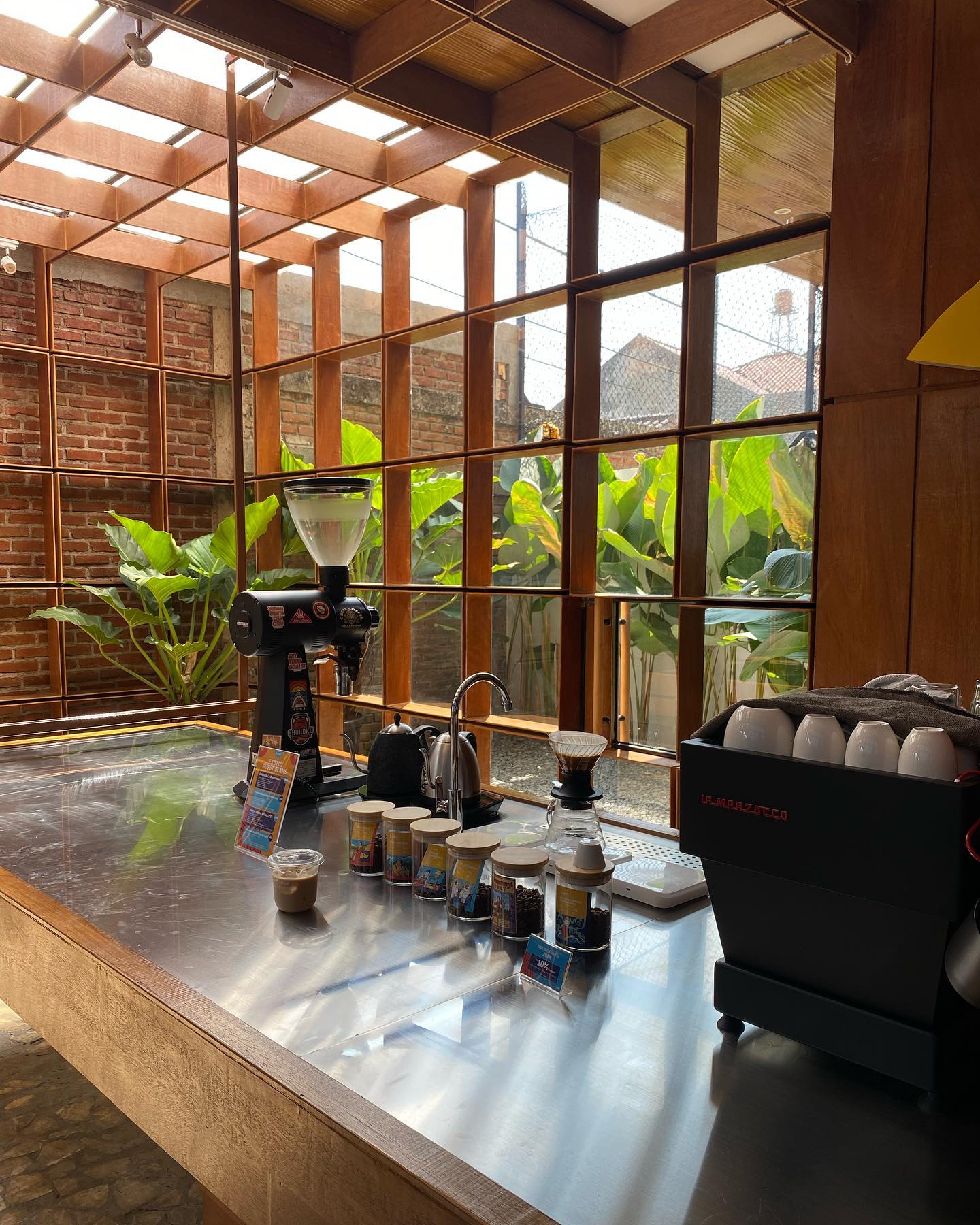 Fugol Coffee Roasters Bandung Harga Menu, Foto & Lokasi - Madhang