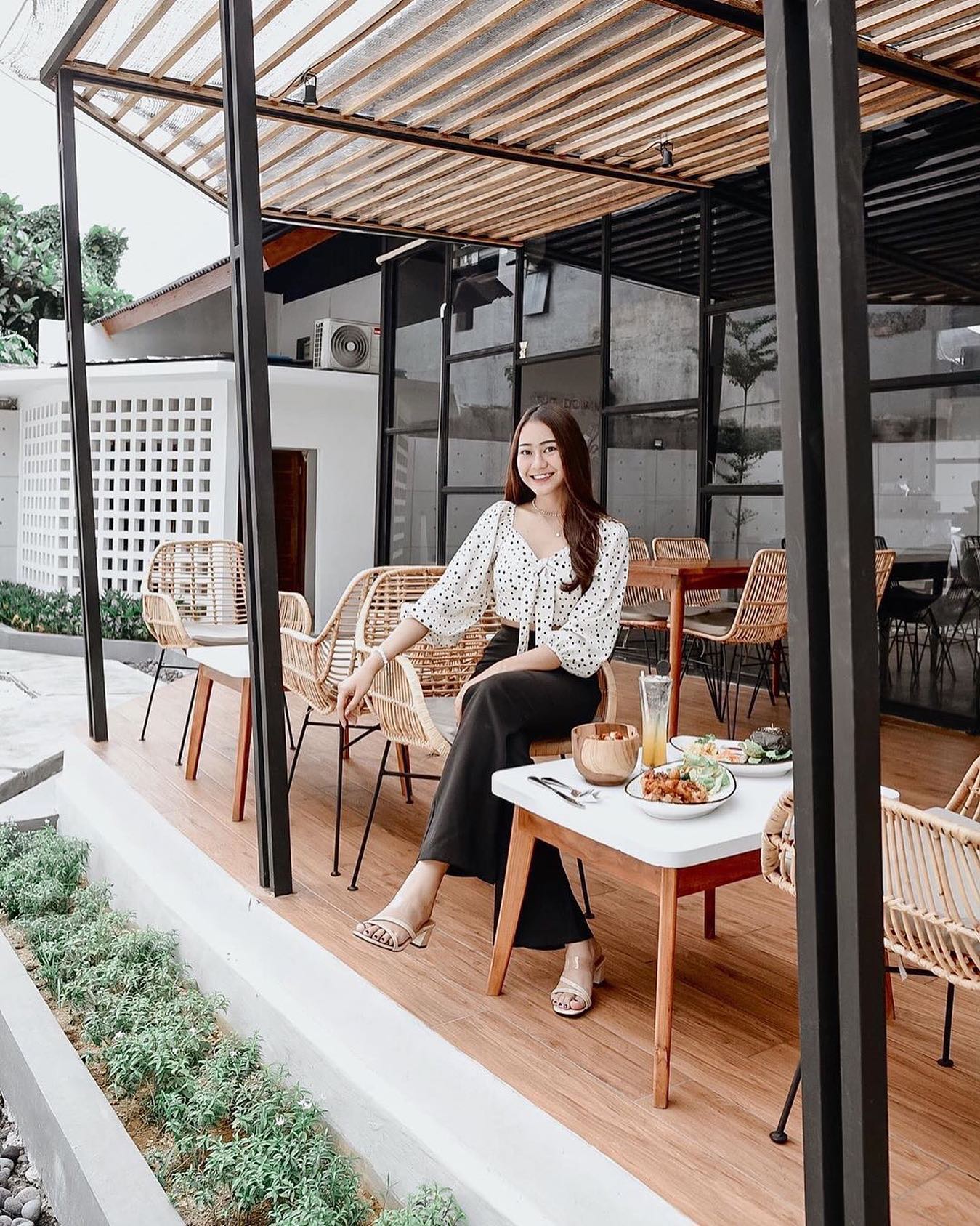 Flinders Cafe Denpasar Bali Harga Menu, Daya Tarik dan Lokasi - Madhang