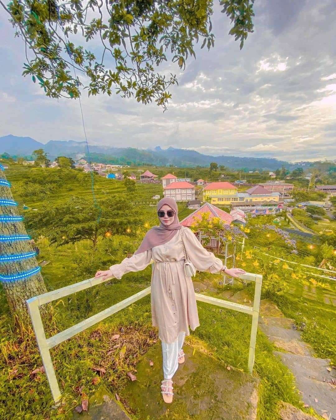 Landscape Cafe Pacet Mojokerto Harga Menu, Daya Tarik dan Lokasi - Madhang