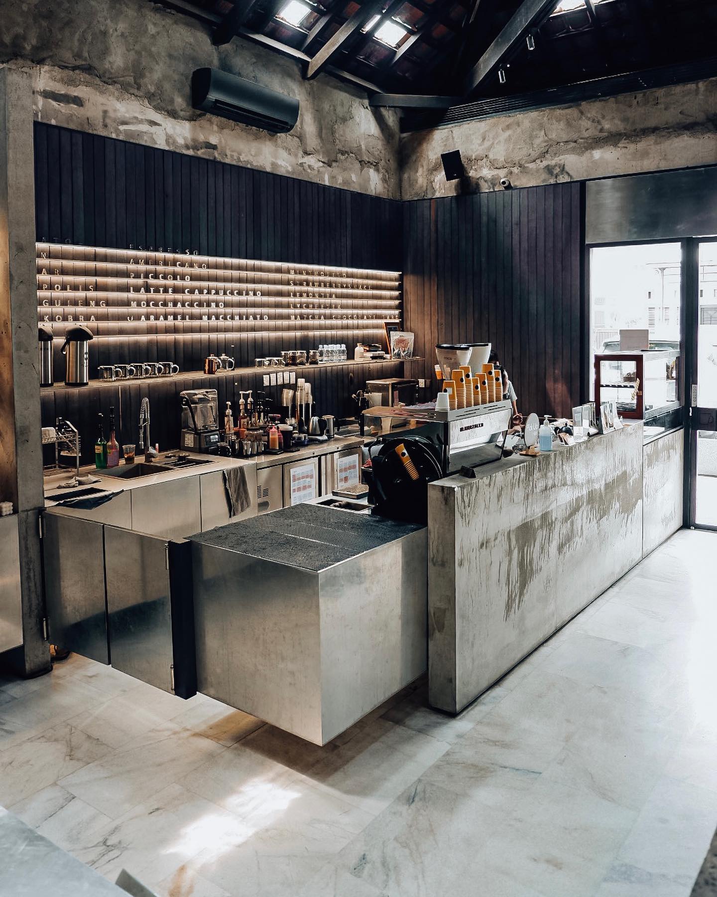 Me& Coffee Works Medan Harga Menu, Daya Tarik & Lokasi - Madhang