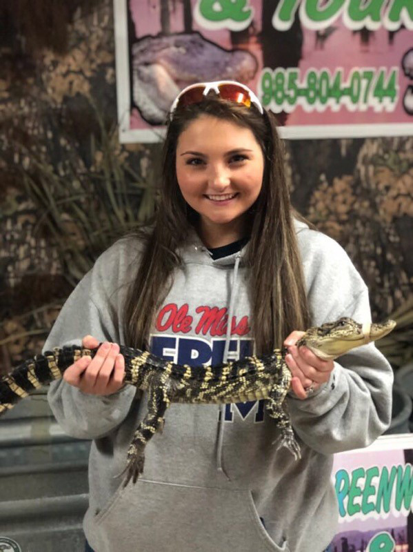 Students Tour Gator Farm - MageeNews.com
