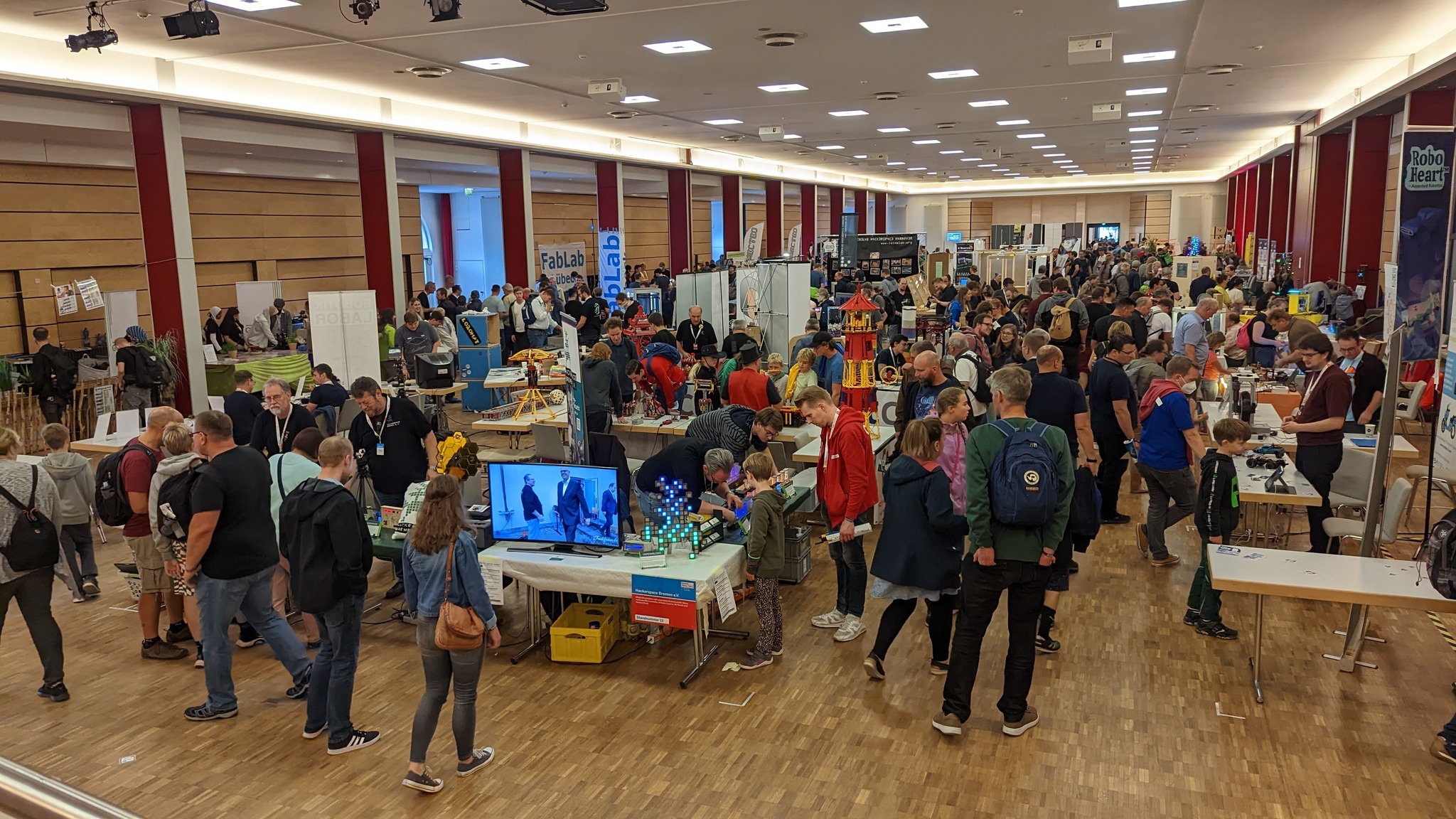 Maker Faire Hannover: Where DIY YouTubers, Cosplayers, and Light ...