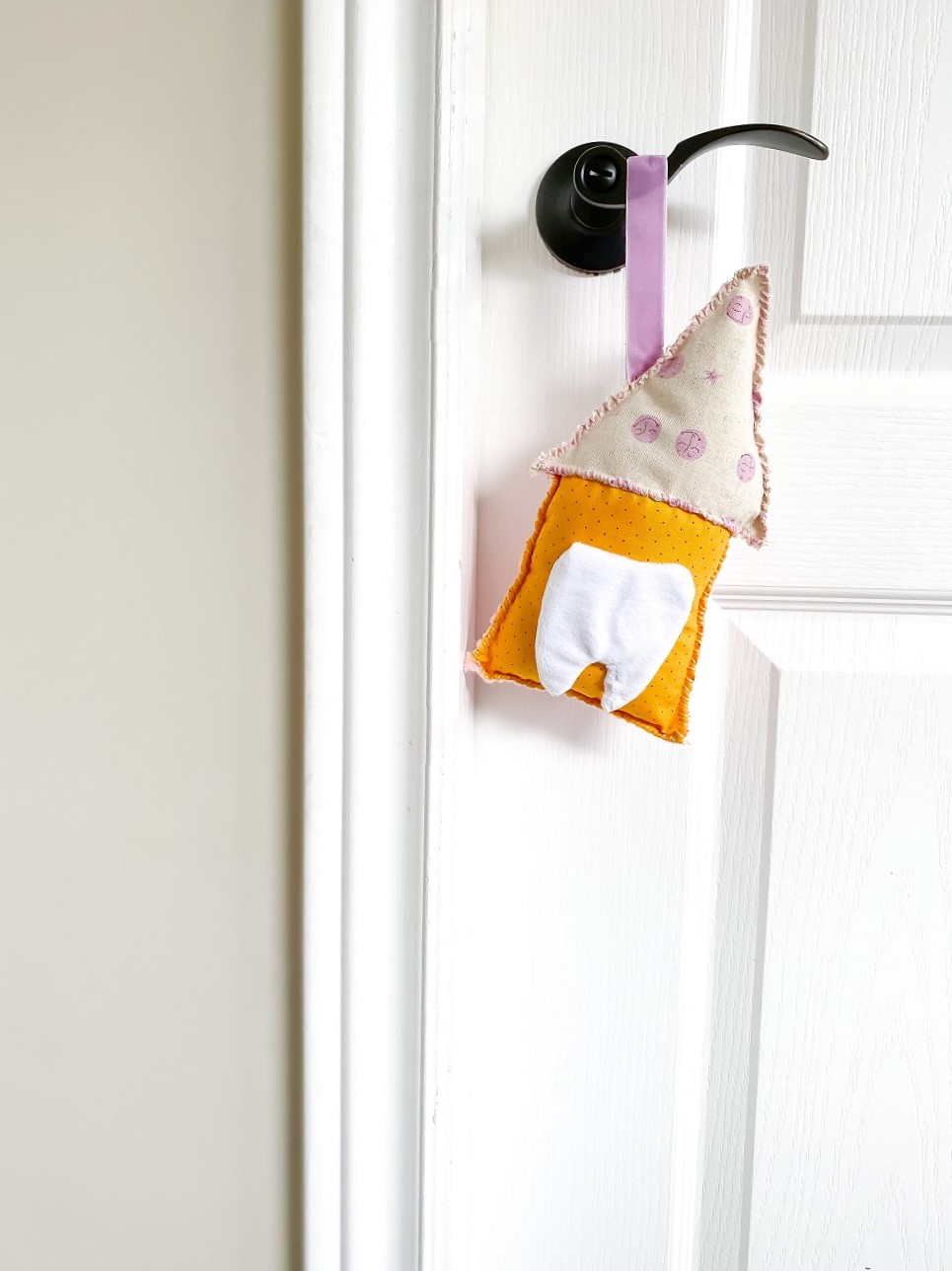 DIY Tooth Fairy House to Hang On Your Child's Bedroom Door - Easy ...