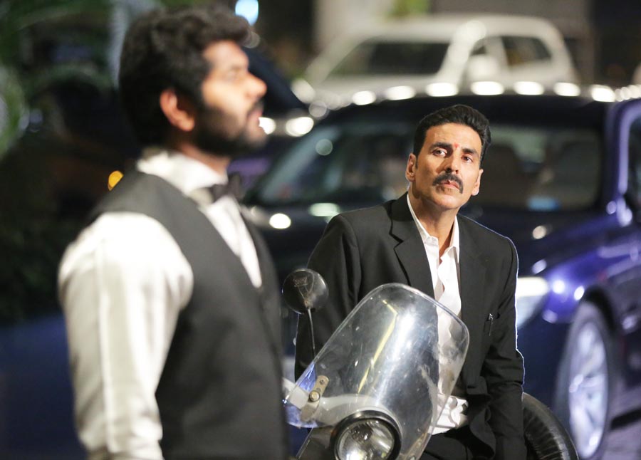 Akshay Kumar In Tujhyat Jiv Rangala - MarathiCelebs.com