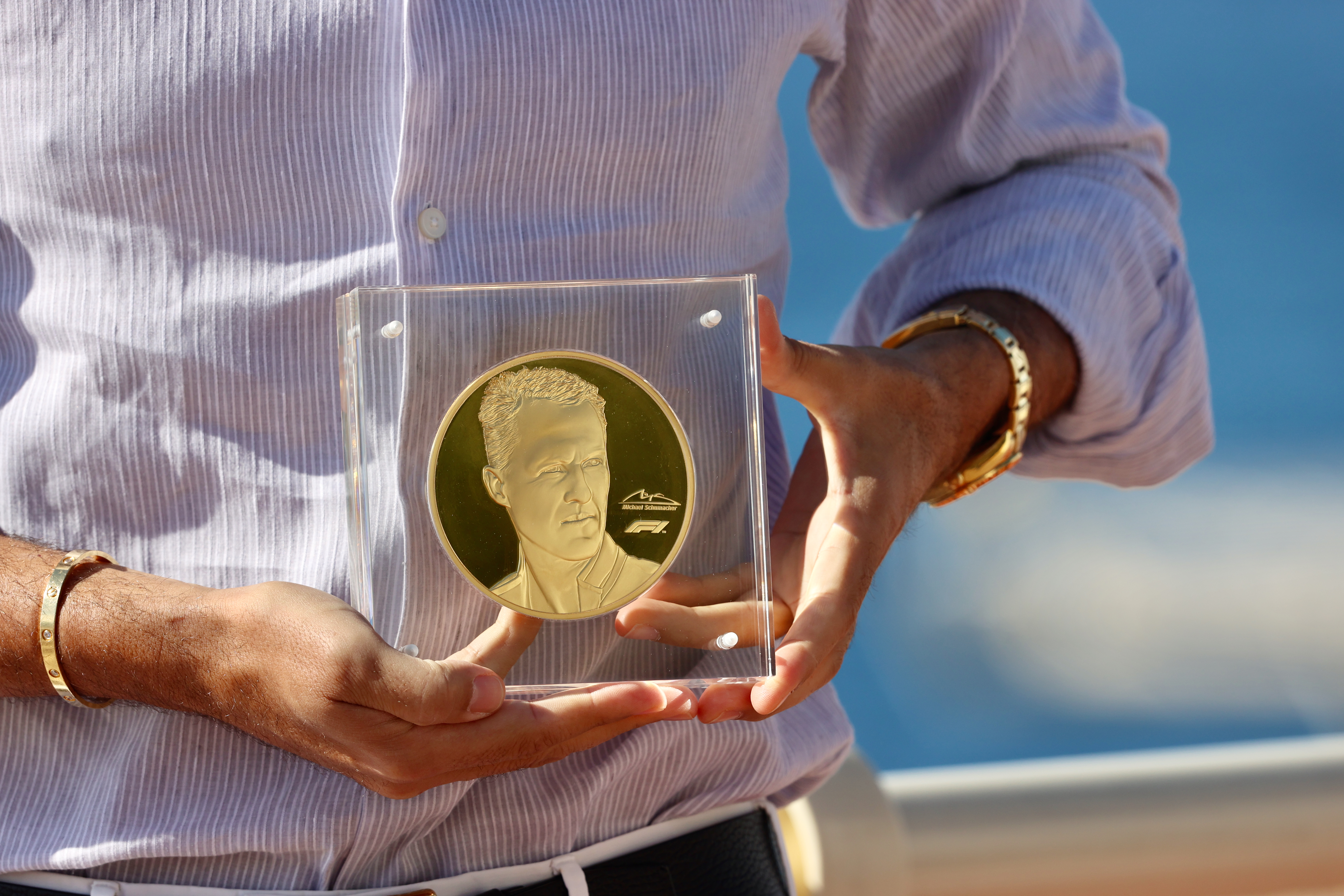 Rosland Capital Donates 1-kilo Gold Coin to Benefit Charity - Marin Aleksov