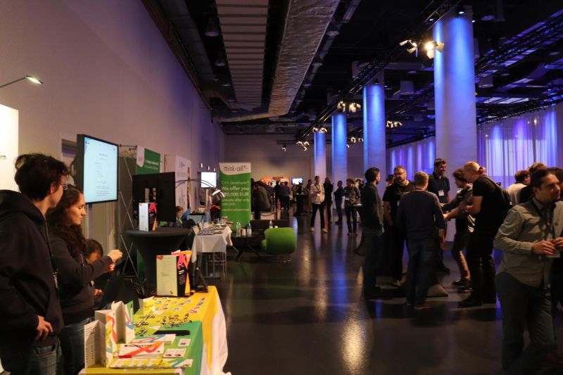 Meeting C - Premium Geometric Wallpaper Gallery - Desktop