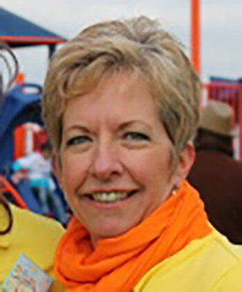 Marjory Lewe-Brady Receives Women of Distinction Award