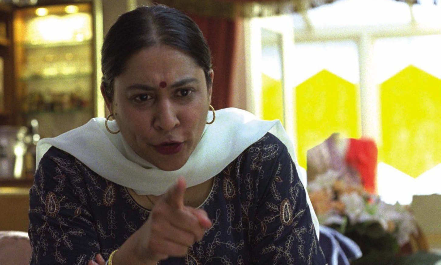 13 Things All British Asian Mums Do From Endless Samosas To Bollywood