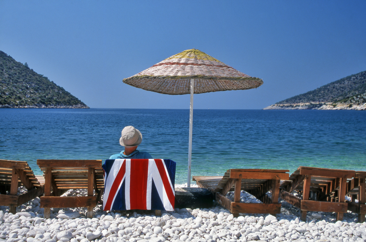 15 ways to spot a Brit abroad on holiday | Metro News