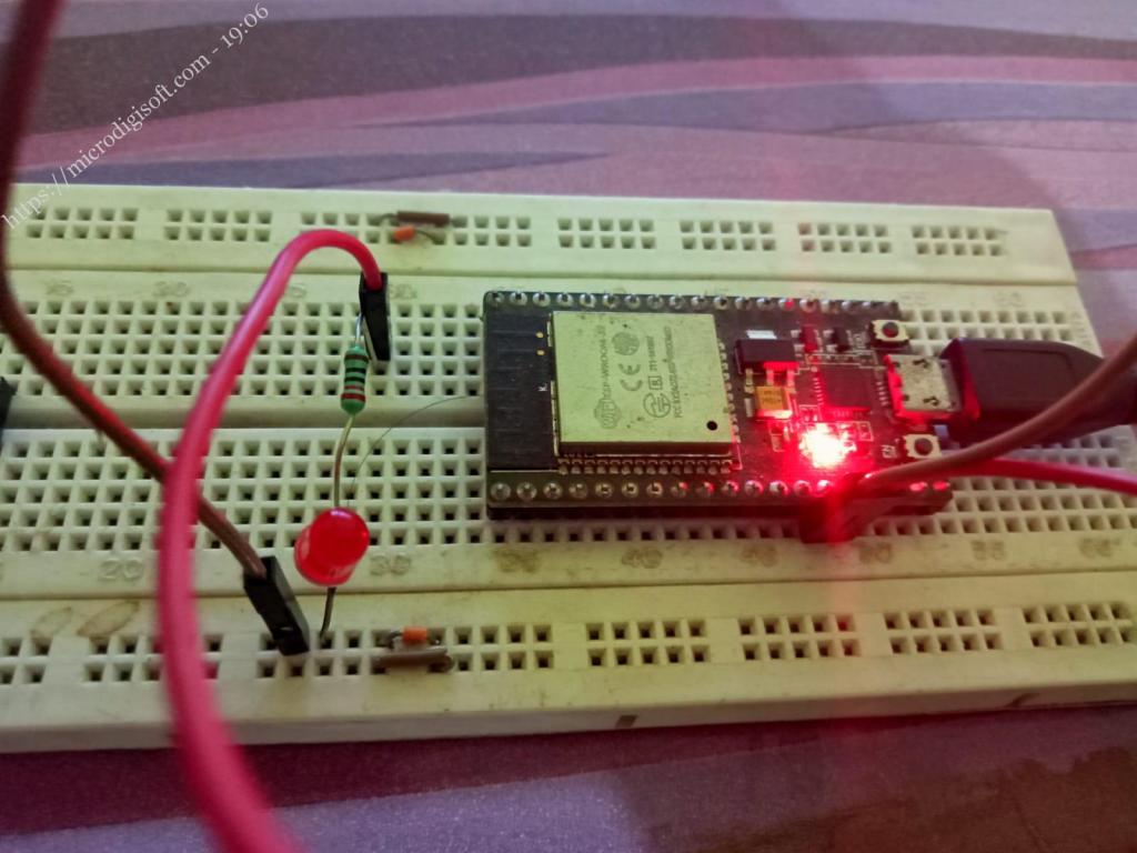 Programming Esp32 Esp8266 Gpios Using Micropython Blinking Led