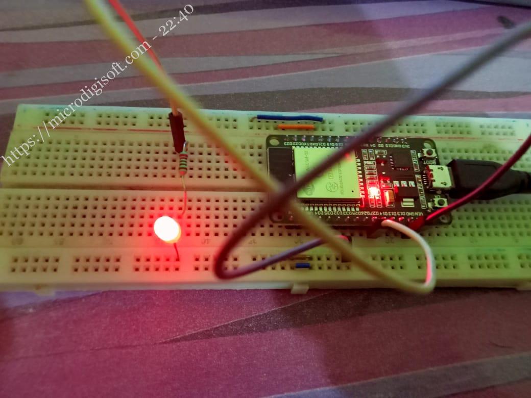 microdigisoft.com | MicroPython: ESP32/ESP8266 Web Server to Control GPIO’s
