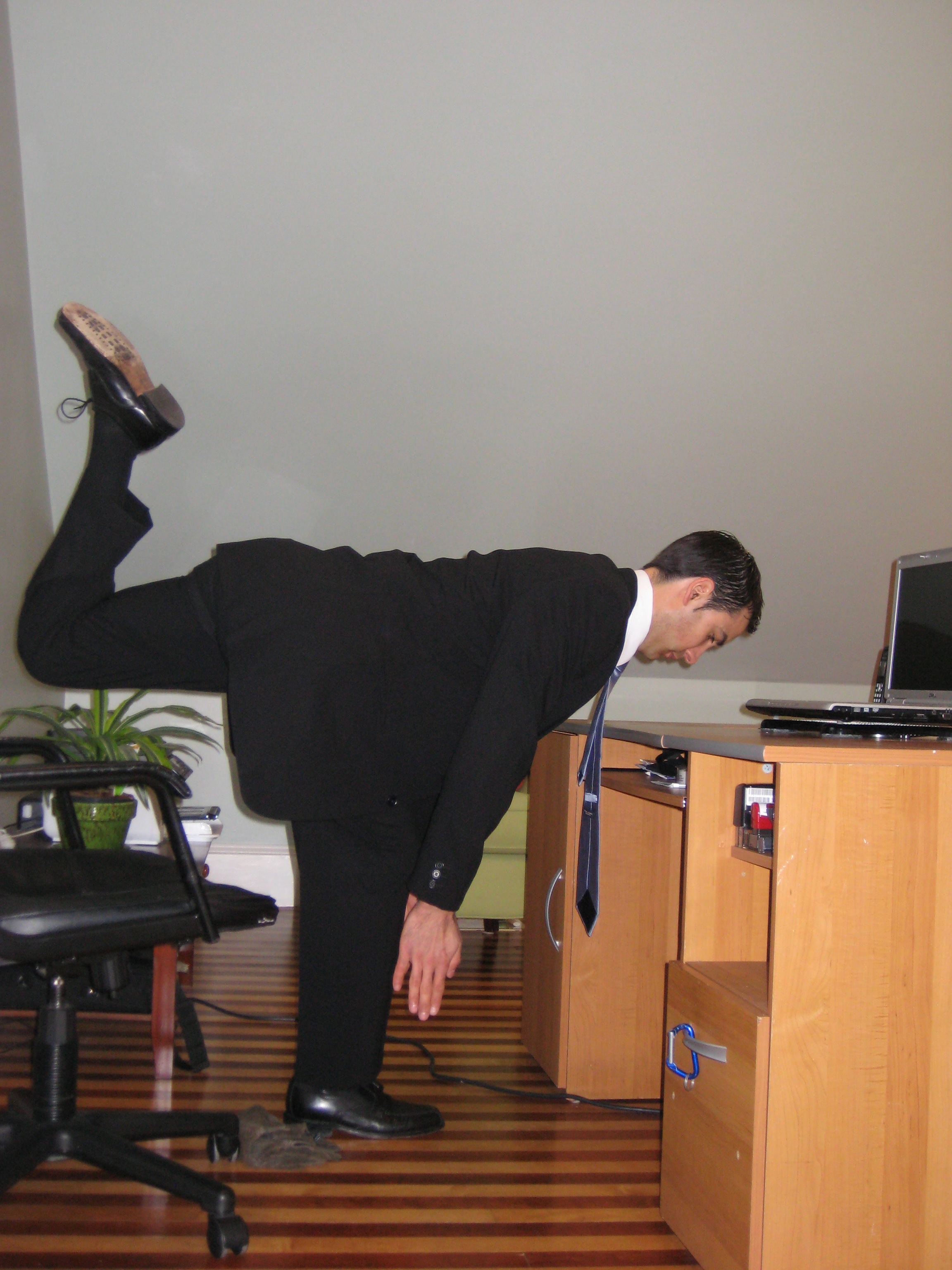 5 Minute Office Stretch Routine | Mike Alves, Personal Trainer Newton ...