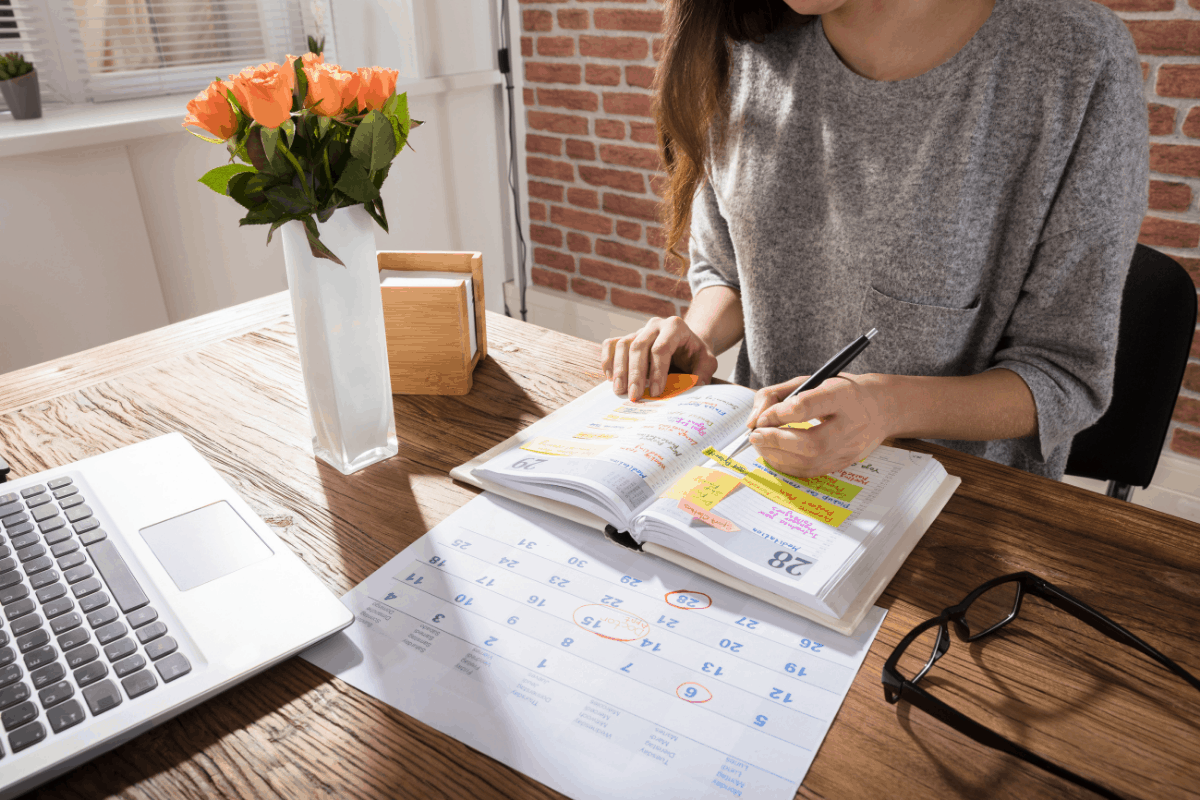 How to create and follow your schedule - The Monthly Method