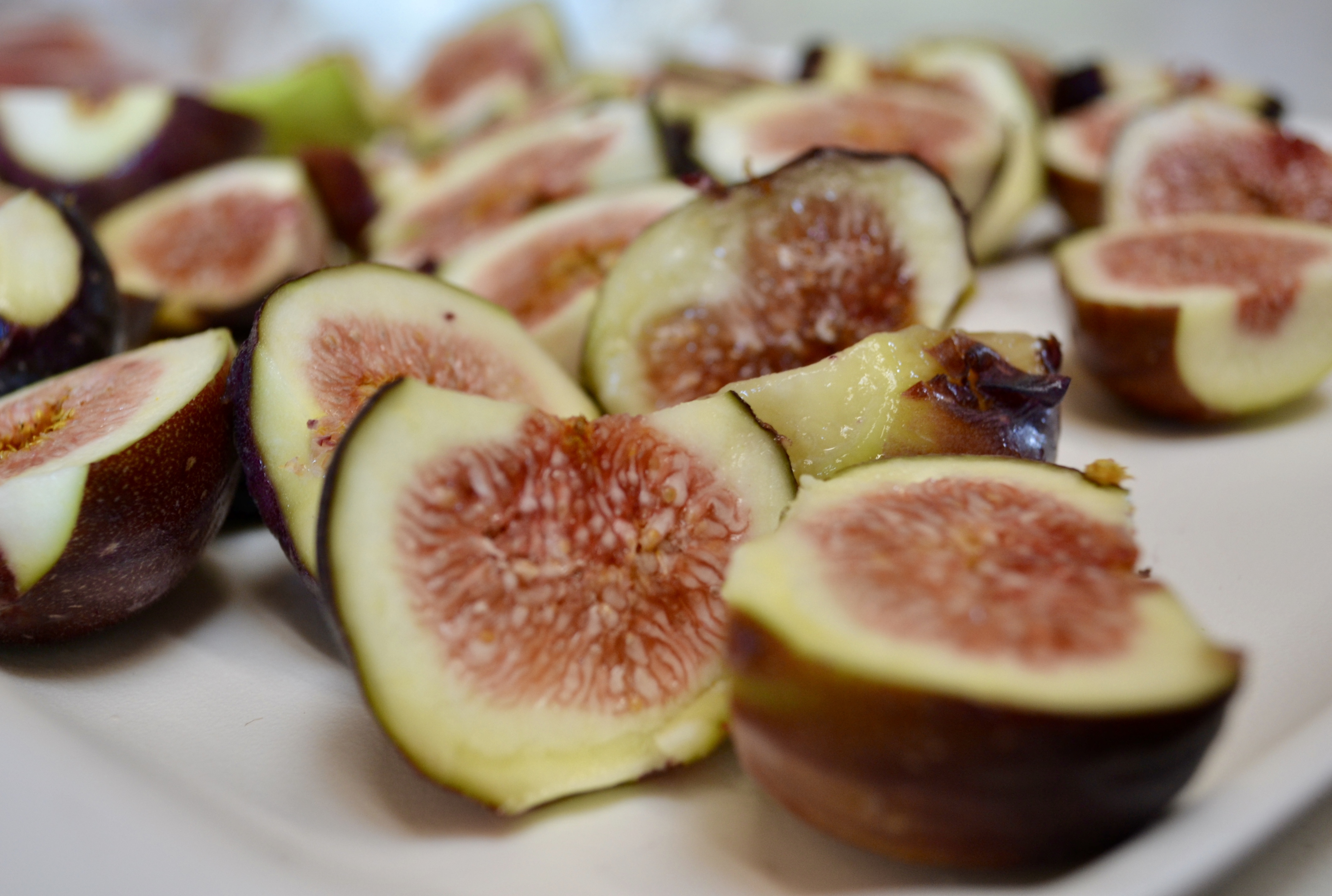 Easy Grilled Figs and Goat Cheese