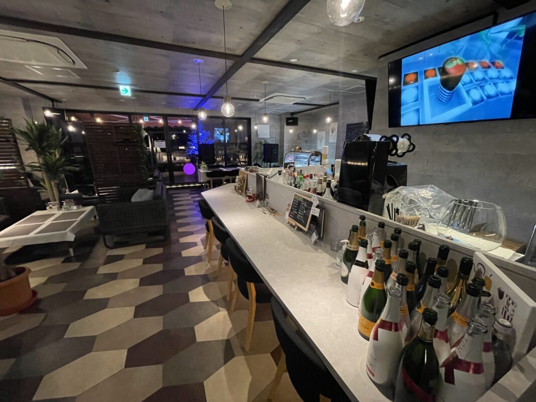 Lolo cafe bar｜中区田町にオシャレな空間のカフェバーがオープン！ - ココハマ