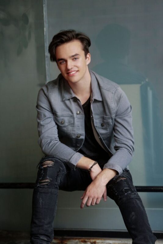 Kyle Meagher Releases Luxurious “Candle” - Muzique Magazine