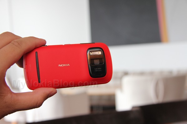 Gallery: Red Nokia 808 PureView and Finnish Nokia Social Media Girls ...