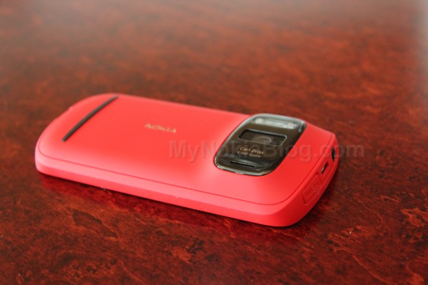 Gallery: Red Nokia 808 PureView and Finnish Nokia Social Media Girls ...