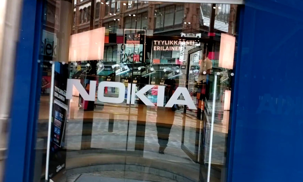 Video: Nokia Flagship Store Finland tour (filmed by Nokia 808 PureView ...