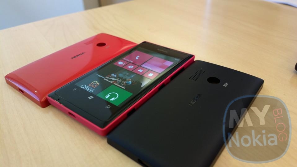 Live Pic: Nokia Lumia 505 Photo (Red/Black) : My Nokia Blog - 200