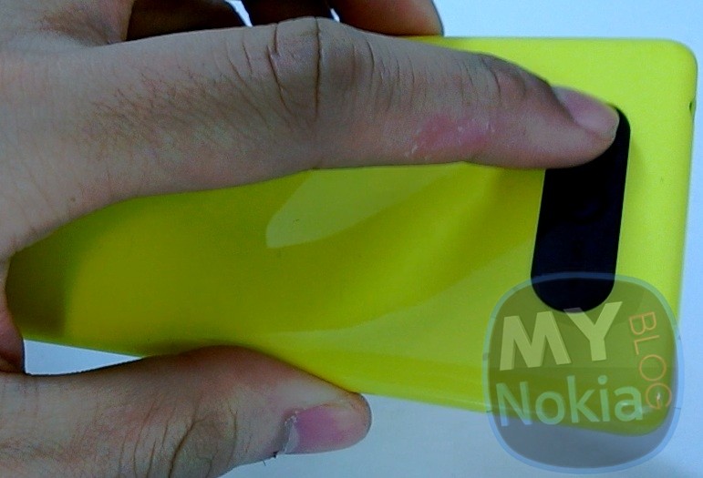 Video: How To Remove back cover on your Nokia Lumia 820 (Filmed on ...