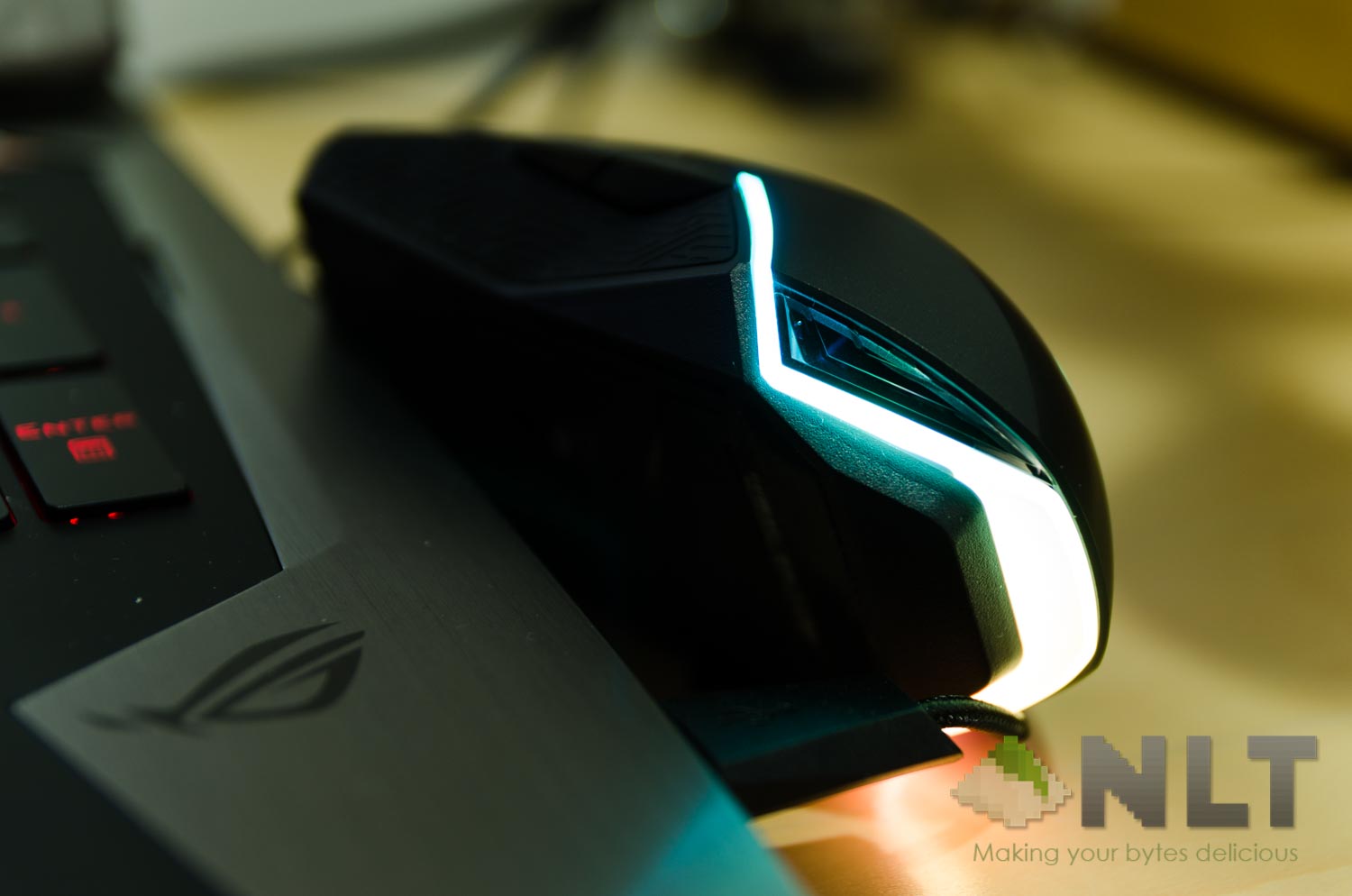 Review - ASUS ROG Pugio: Not-So-Large Ambidextrous Mouse | Nasi Lemak Tech