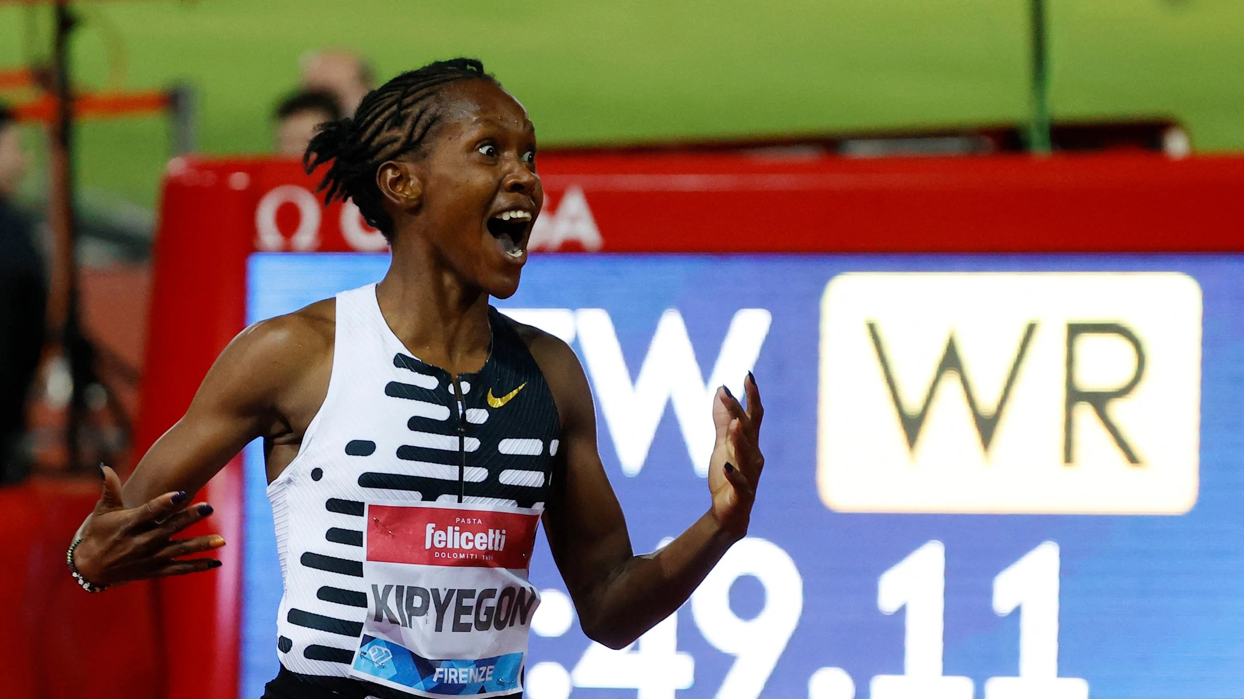 Faith Kipyegon shatters 1500m World Record
